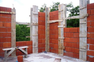 Brique perforée de terre cuite pour construction de murs et cloisons en ...